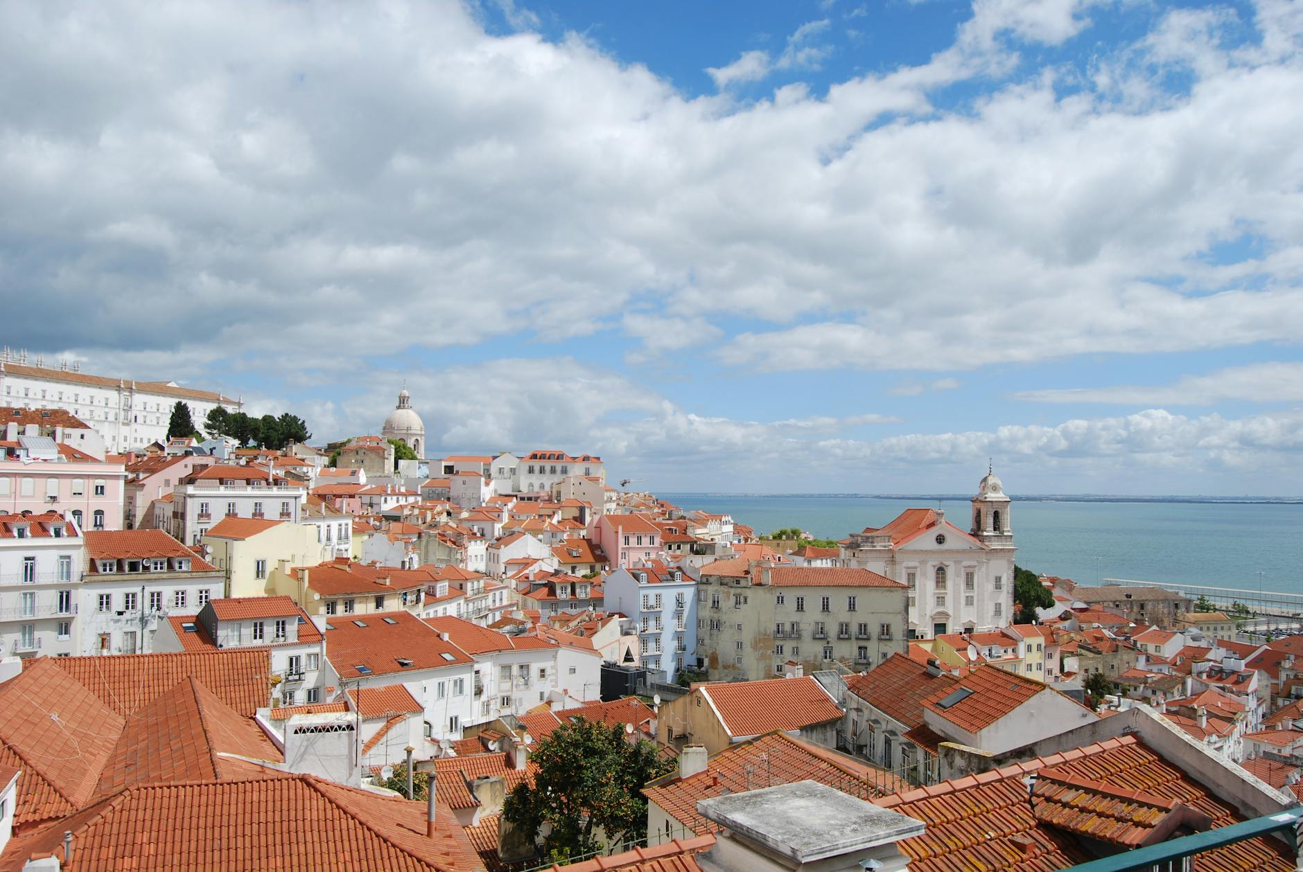 Alfama Lisbon: Complete Neighborhood Guide (2026)